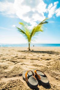 50+ Beach Essentials & MUST Haves: What To Bring To The Beach