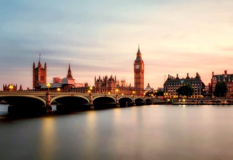 35 FAMOUS Landmarks & Tourist Attractions In The World