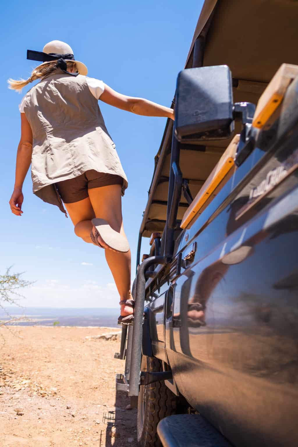 13 BEST Travel Vests With Pockets For Men & Women (2024)