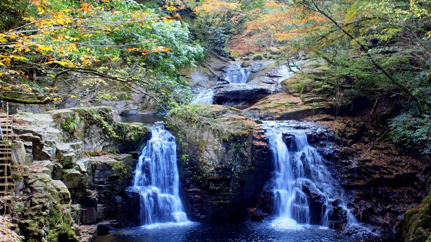 12 Famous Japanese Waterfalls You Have To See To Believe
