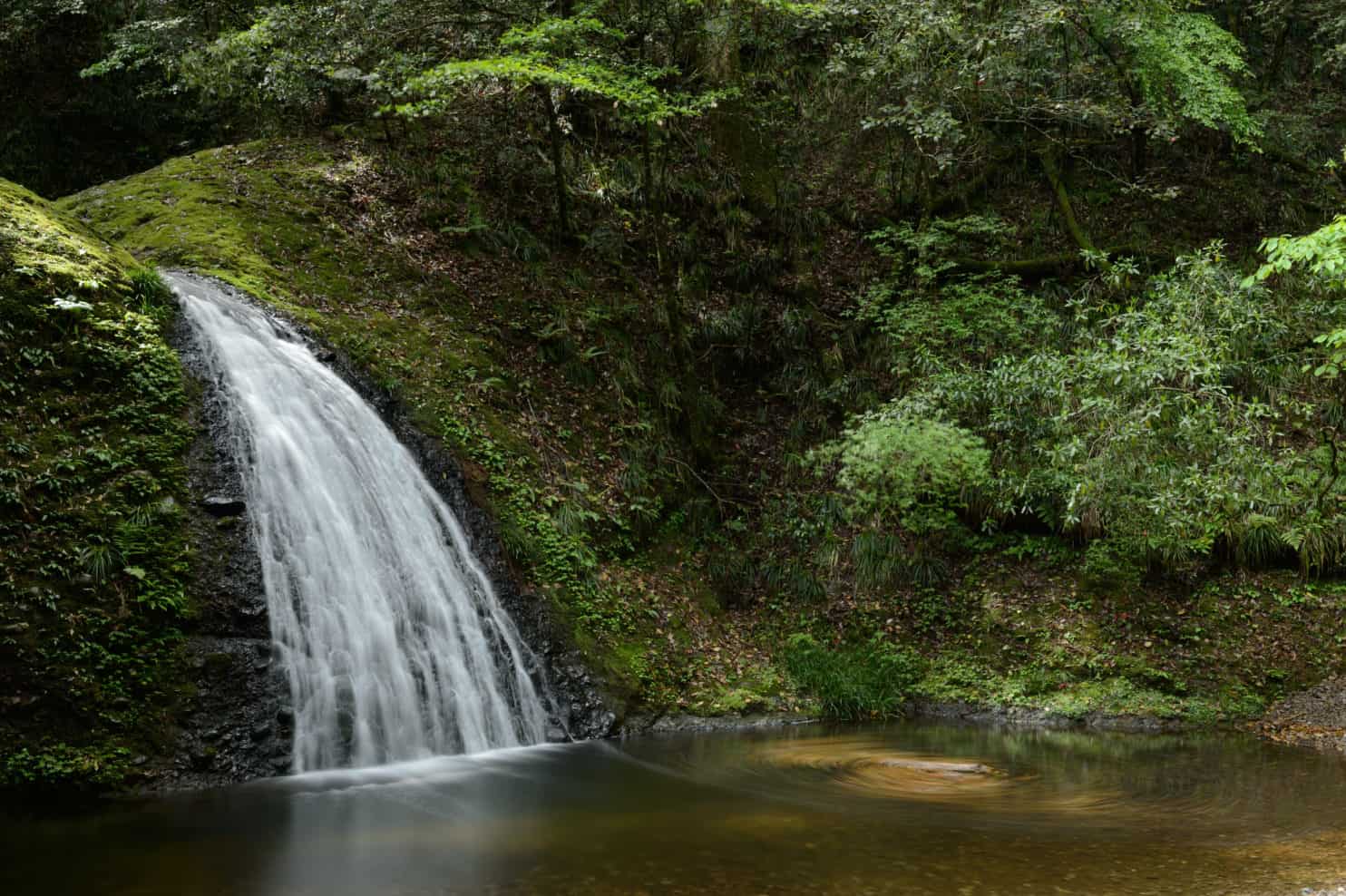 12 Famous Japanese Waterfalls You Have To See To Believe