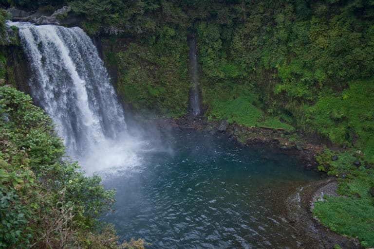 12 Famous Japanese Waterfalls You Have To See To Believe