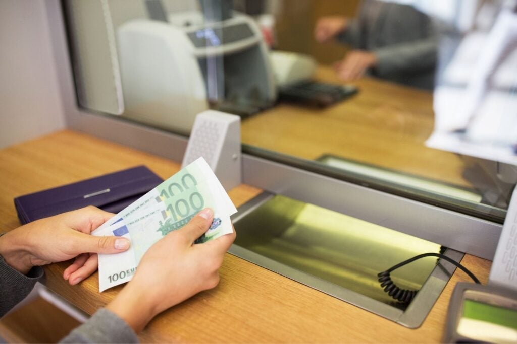17 Helpful Travel Banking Tips So You Can Save Money