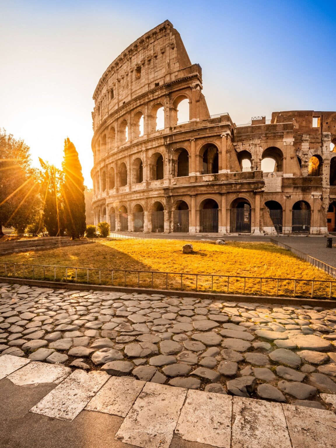 40 FAMOUS Ancient Ruins & Landmarks In The World