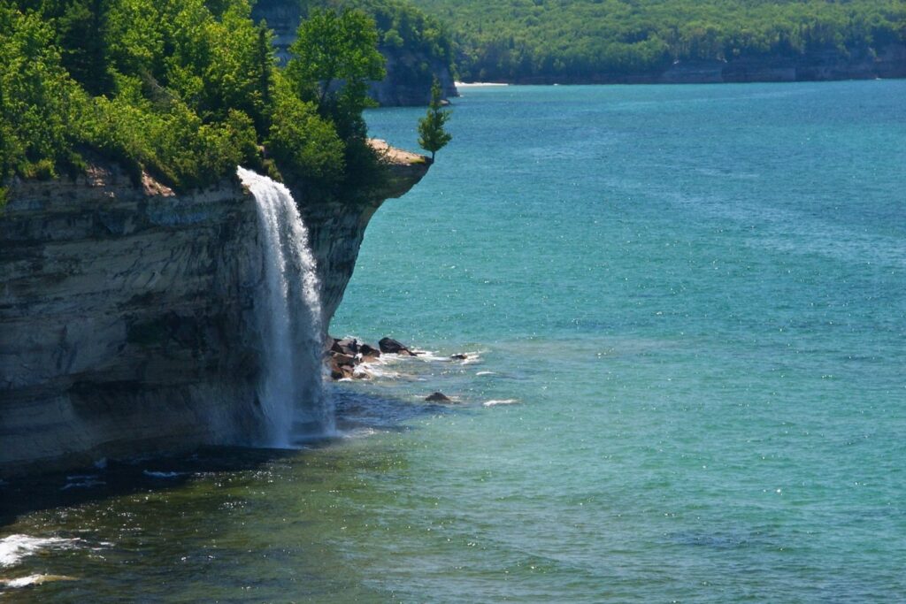 20 Beautiful Waterfalls In Michigan You HAVE To See