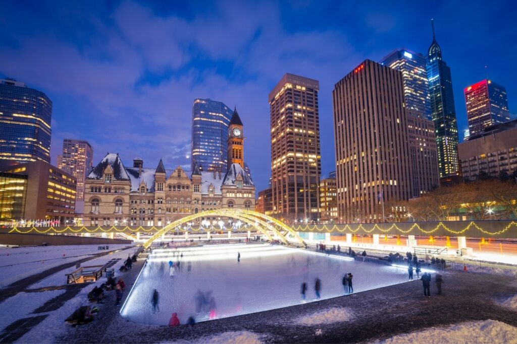 20+ Best Things to do in Toronto in Summer and Winter!