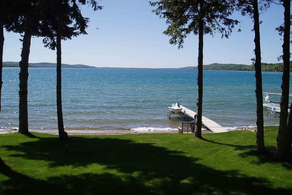 21 BEAUTIFUL Michigan Lakes (That Aren't The Great Lakes)