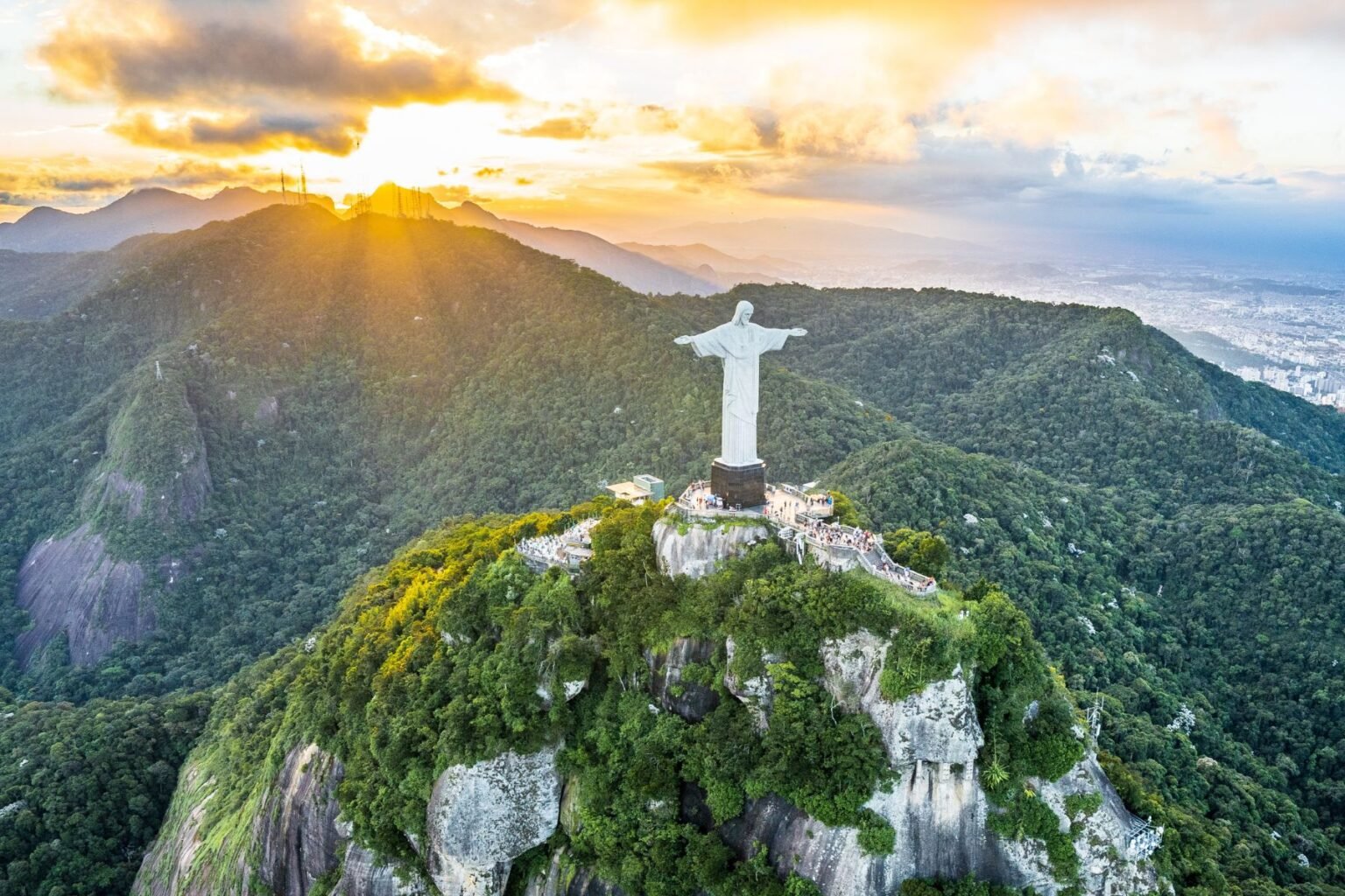 35 FAMOUS Landmarks & Iconic Places In The World