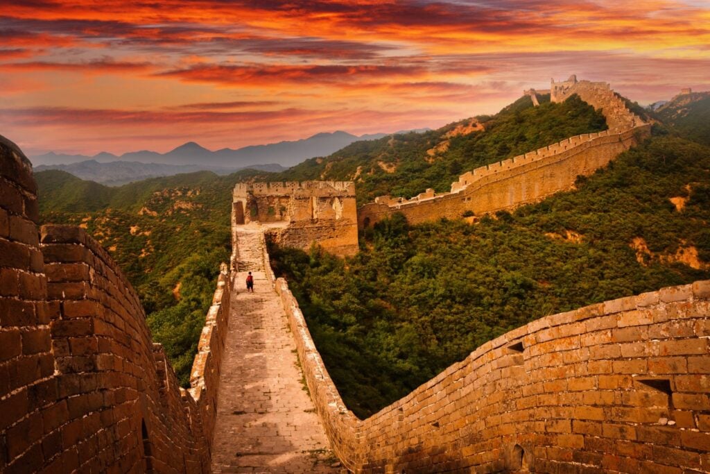 35 FAMOUS Landmarks & Iconic Places In The World