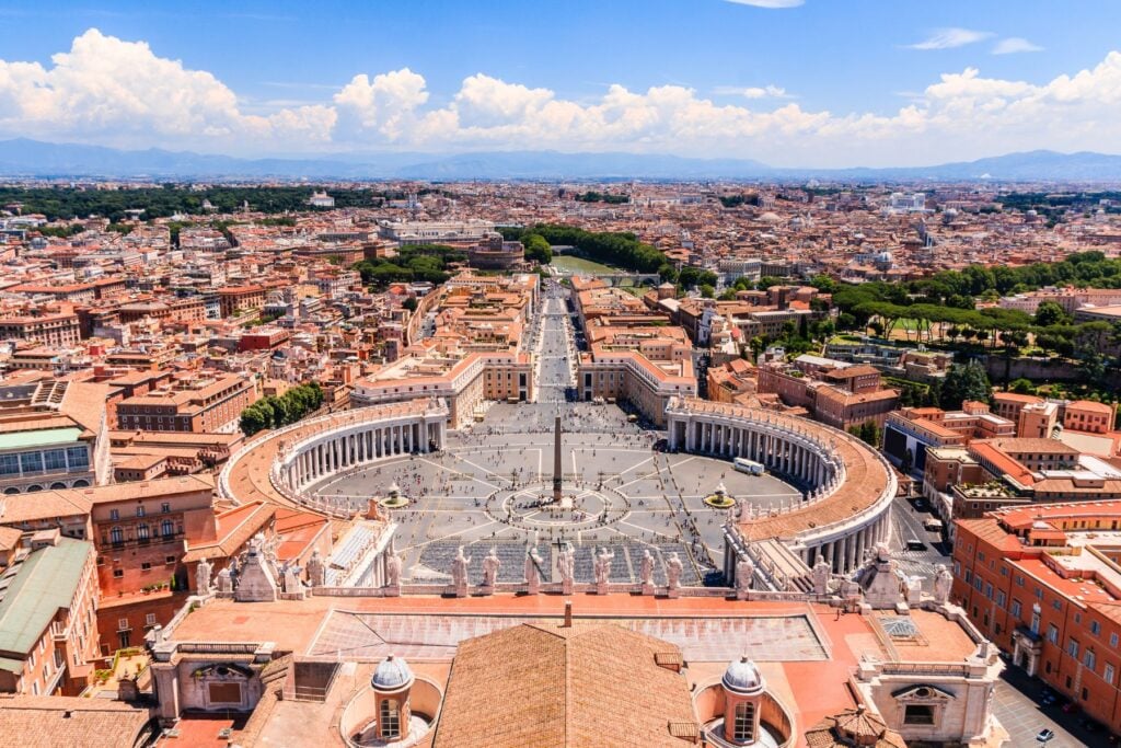 35 FAMOUS Landmarks & Iconic Places In The World