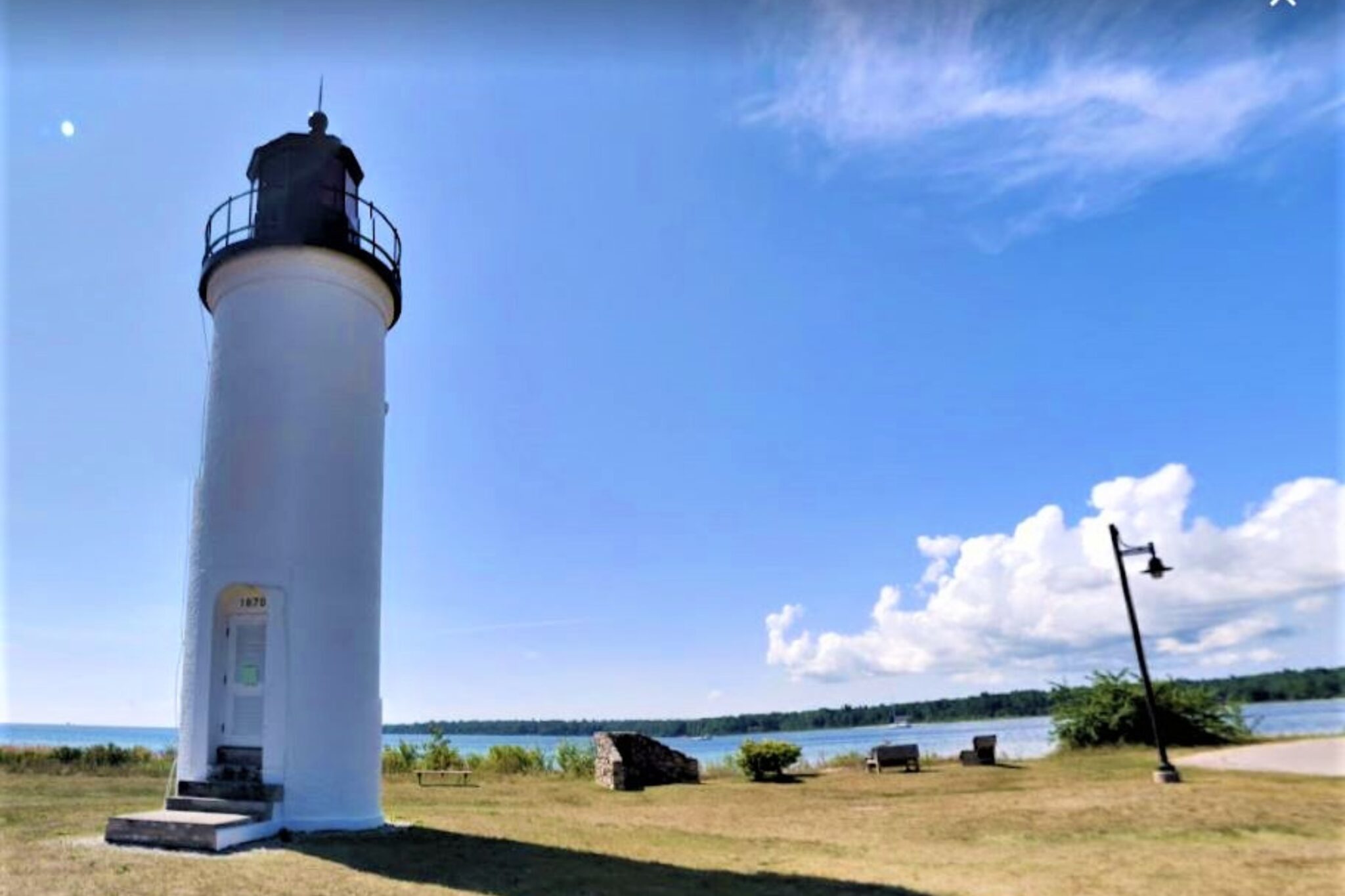 21 BEAUTIFUL Michigan Lighthouses To Visit One Day