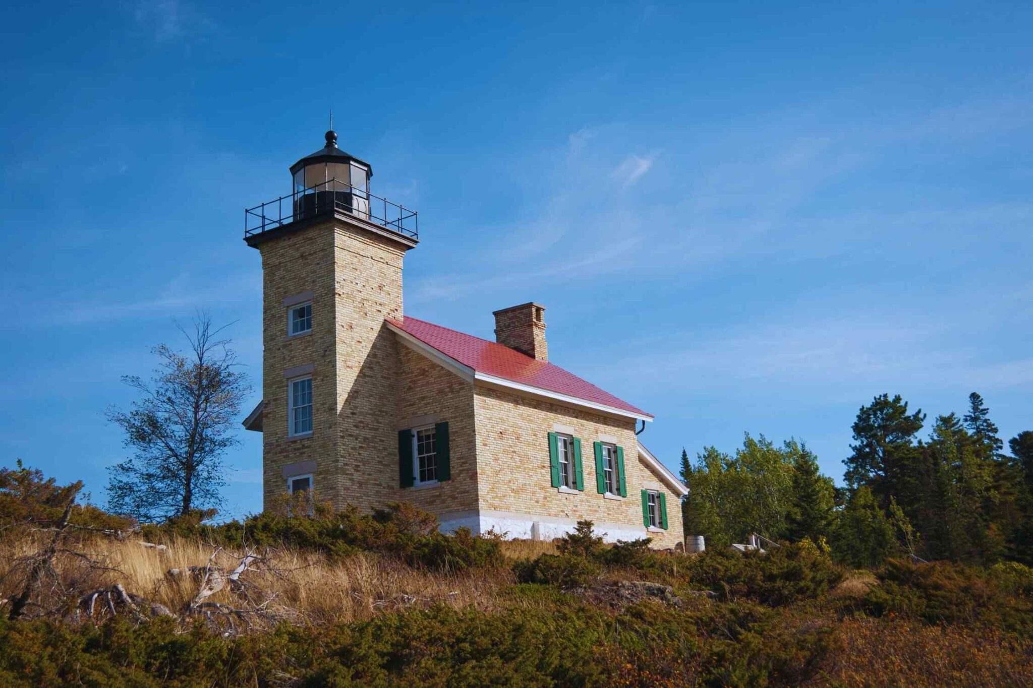 21 BEAUTIFUL Michigan Lighthouses To Visit One Day