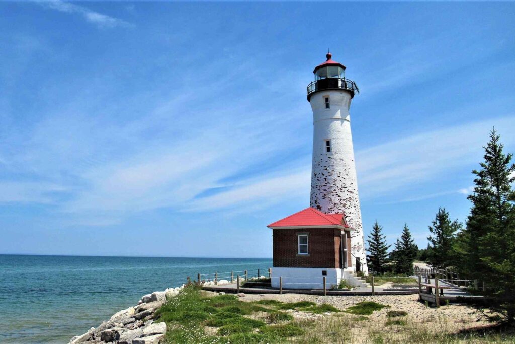 21 BEAUTIFUL Michigan Lighthouses To Visit One Day