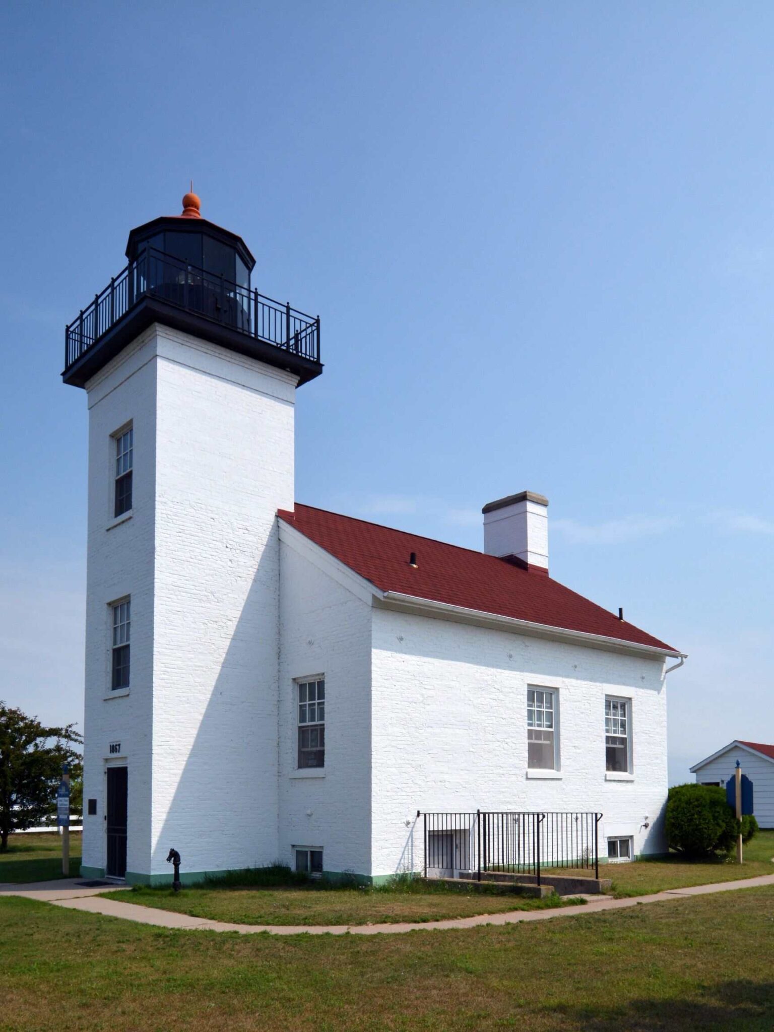21 BEAUTIFUL Michigan Lighthouses To Visit One Day
