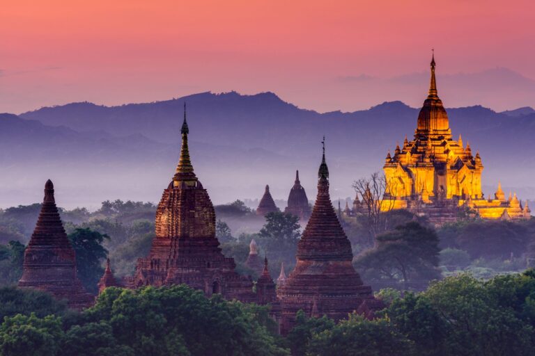 40 FAMOUS Ancient Ruins & Landmarks In The World