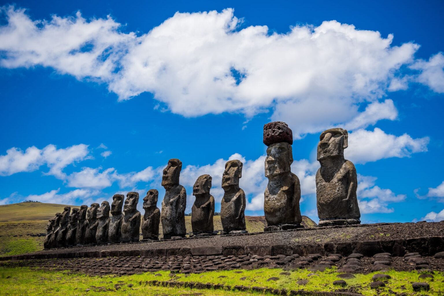 40 FAMOUS Ancient Ruins & Landmarks In The World