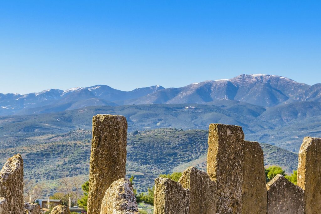40 FAMOUS Ancient Ruins & Landmarks In The World