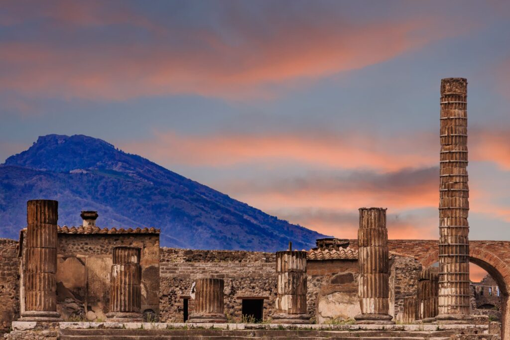 40 FAMOUS Ancient Ruins & Landmarks In The World
