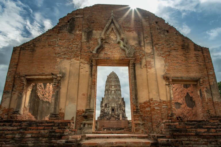 40 FAMOUS Ancient Ruins & Landmarks In The World