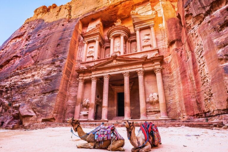 40 FAMOUS Ancient Ruins & Landmarks In The World