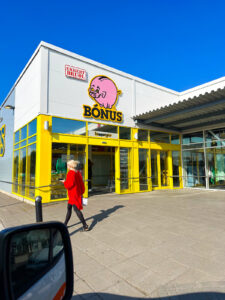 10 Things To KNOW About Iceland Grocery Stores & Supermarkets