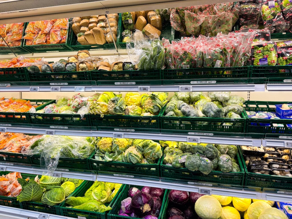 10 Things To KNOW About Iceland Grocery Stores & Supermarkets