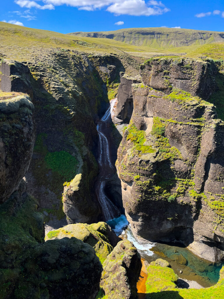 10 Things To Know BEFORE Visiting Fjaðrárgljúfur Canyon