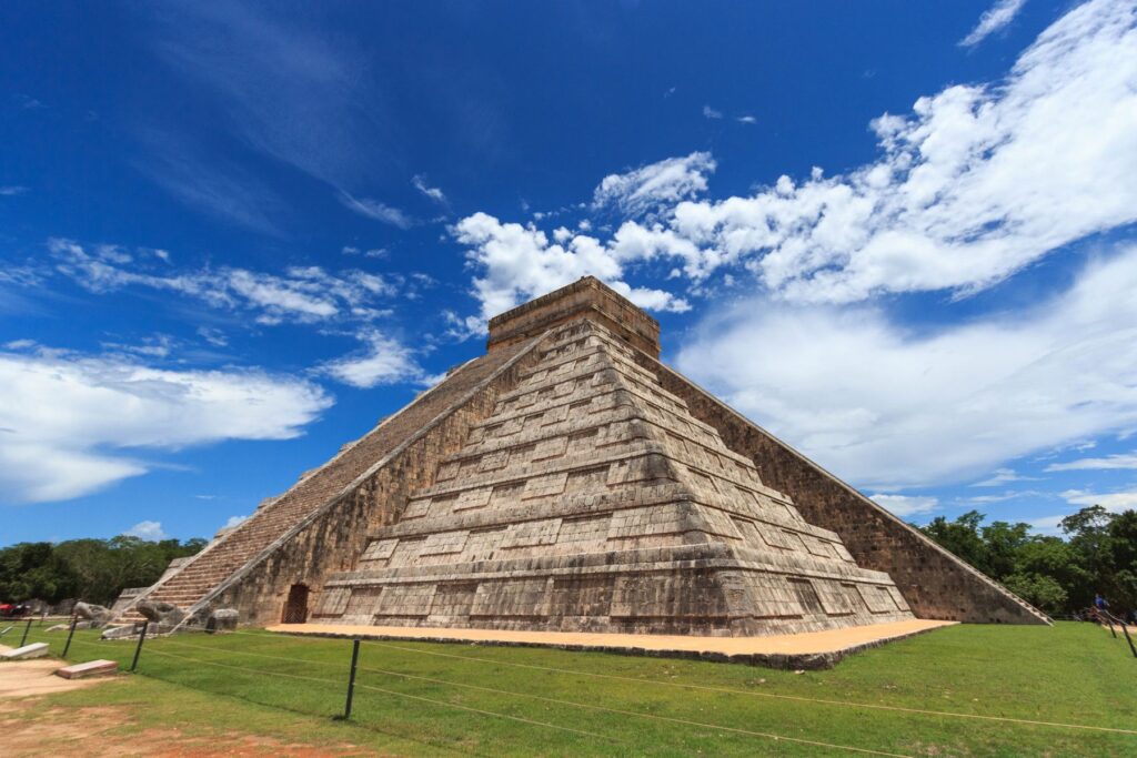 35 FAMOUS Landmarks & Iconic Places In The World